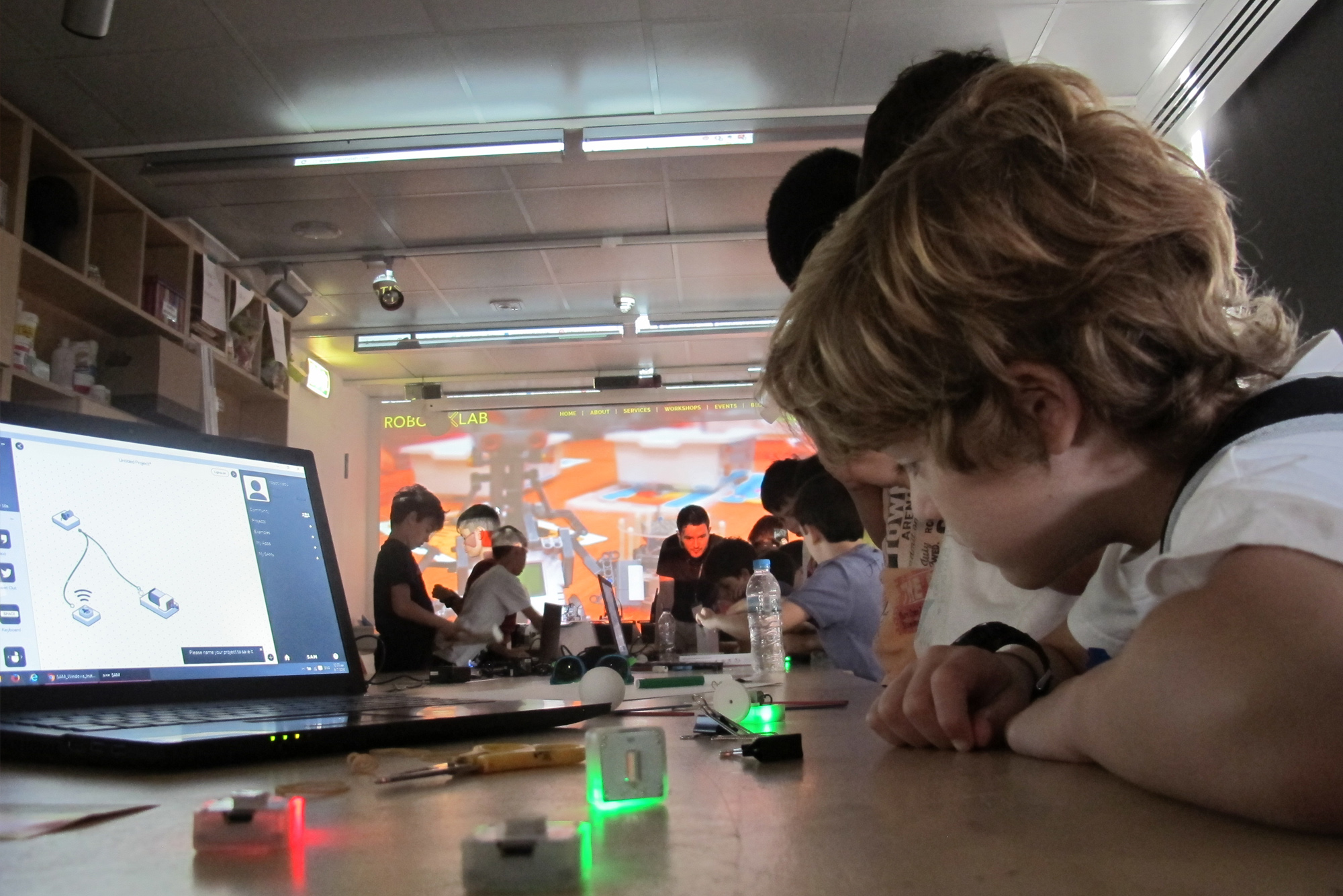Robotixlab – non conventional education