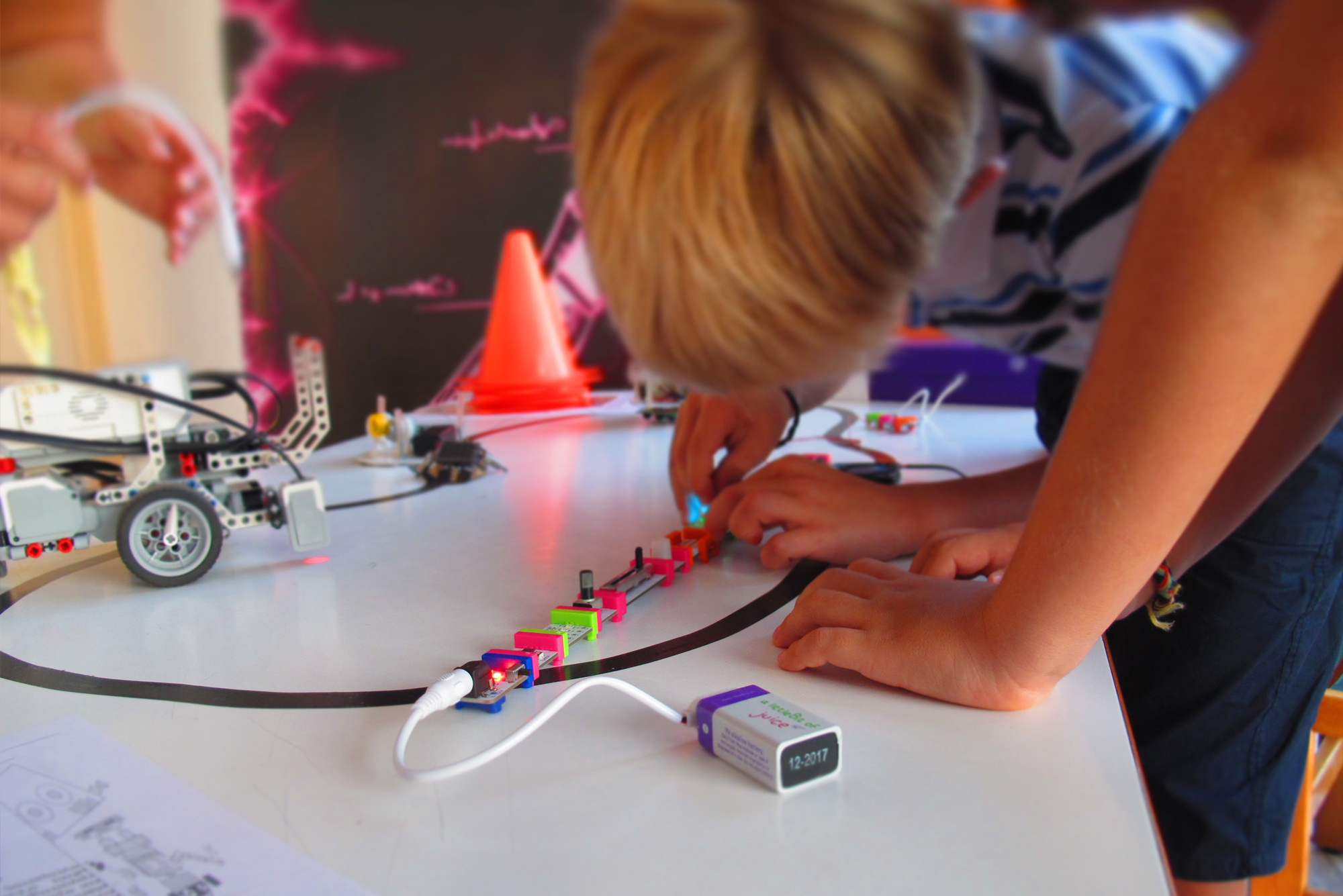 Robotixlab – non conventional education